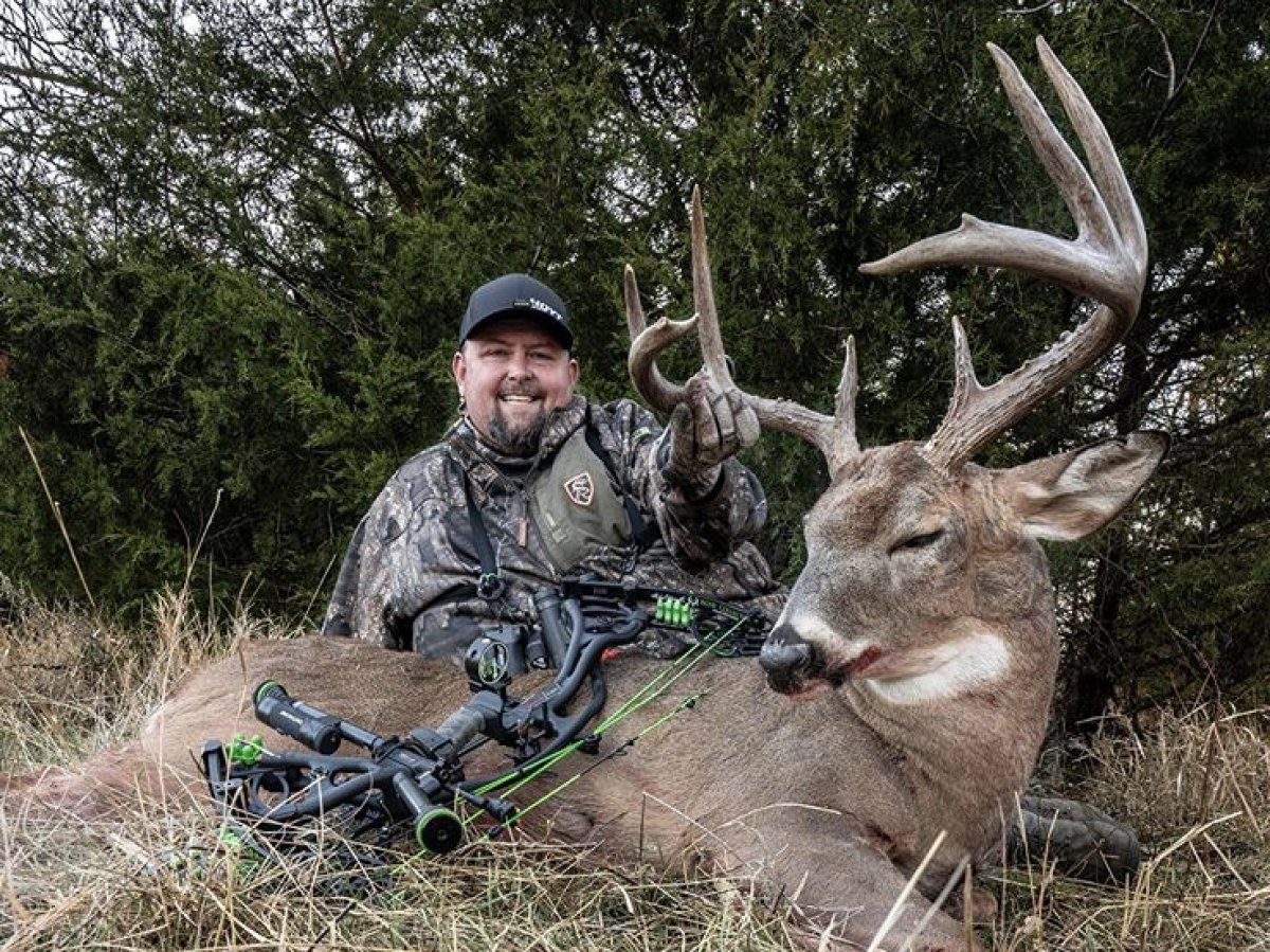 T-BONE REVIEWS THE NEW CARBON RX-4 ALPHA | Hoyt Archery